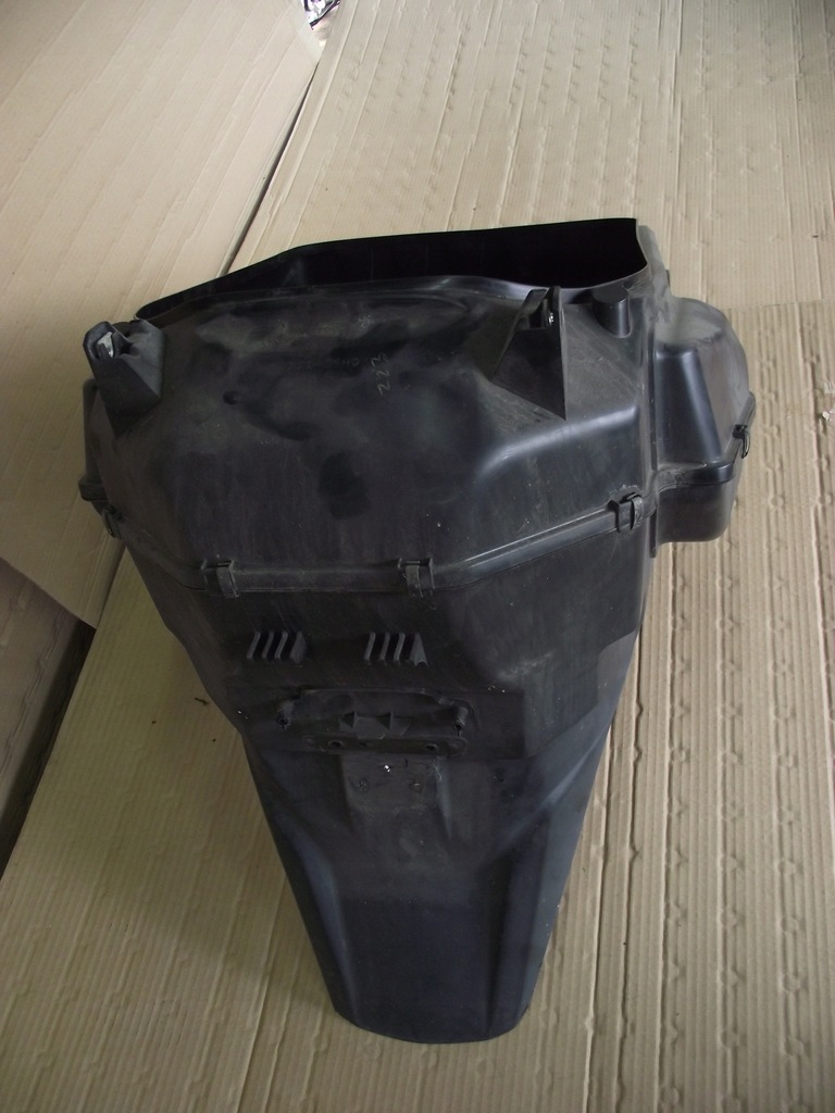 BURGMAN 400 K7 K8 K9 BŁOTNIK TYŁ + KUFER - 7539247471 - oficjalne archiwum Allegro