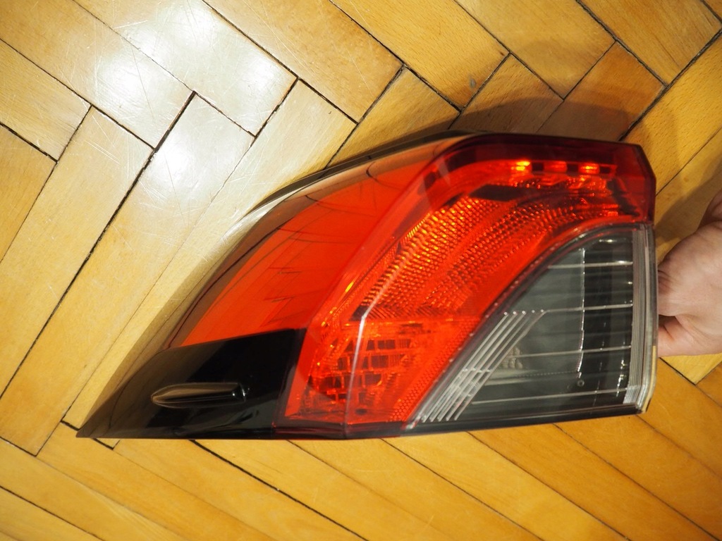 LAMPA TYLNA LEWA RAV4 81561-42230 - 14385589666 - oficjalne archiwum ...