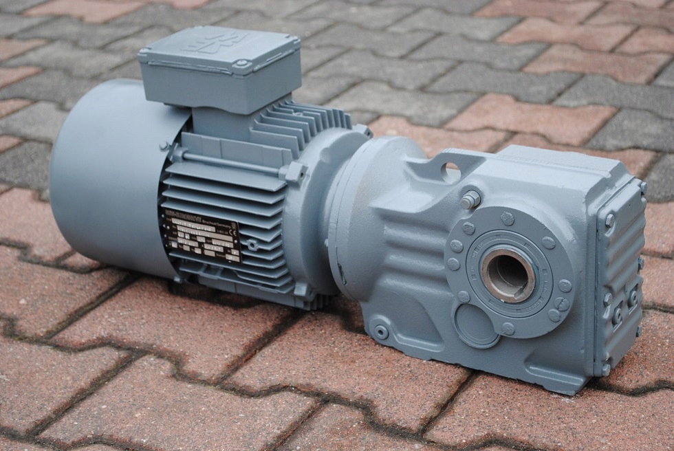 Motoreduktor kątowy 1.5kw. 72obr. z hamulcem. SEW - 7818111693 - oficjalne archiwum Allegro