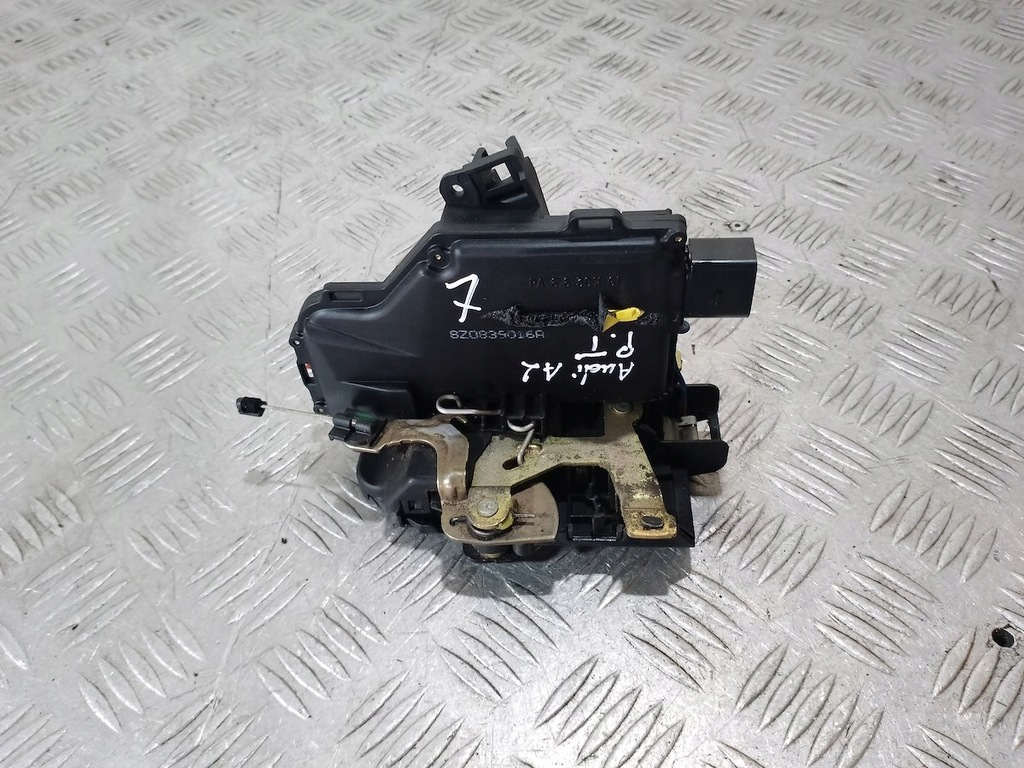 ZAMEK DRZWI PRAWY TYŁ AUDI A2 8Z0839016A - 14463028971 - oficjalne archiwum Allegro