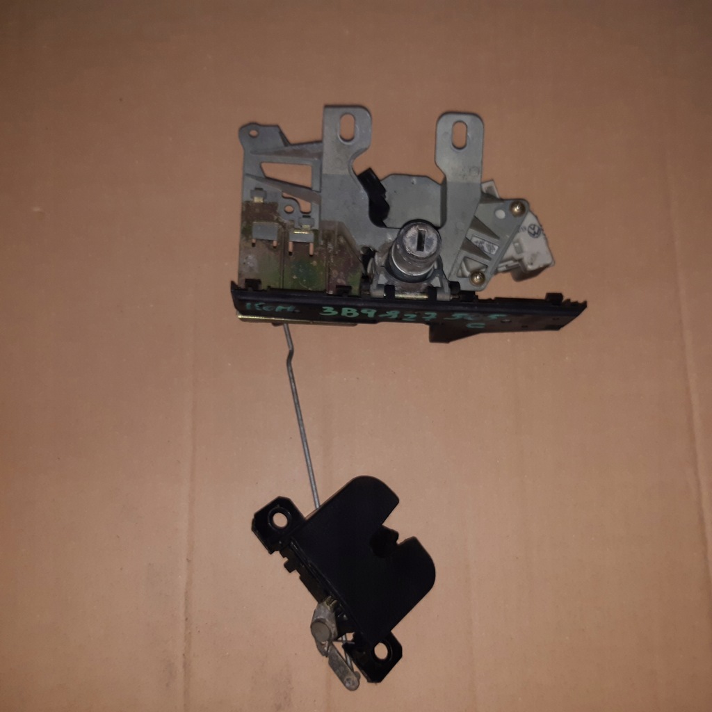 ZAMEK MECHANIZM KLAPY BAGAZNIKA PASSAT B5 KOMBI - 11528813874 - oficjalne archiwum Allegro
