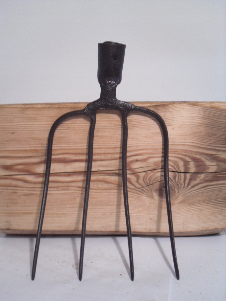 Stare kute widły do siana obornika na działkę do ogrodu 4 zęby stare ...