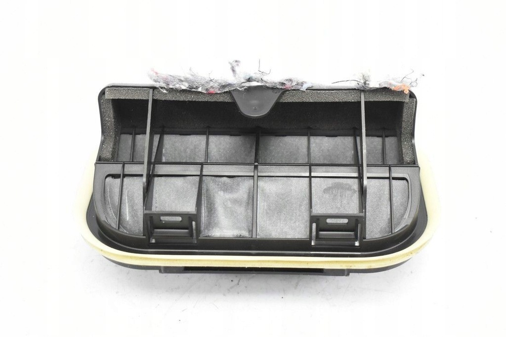 KRATKA WENTYLACYJNA BAGAŻNIKA A2048301700 W253 - 9893005733 - oficjalne ...