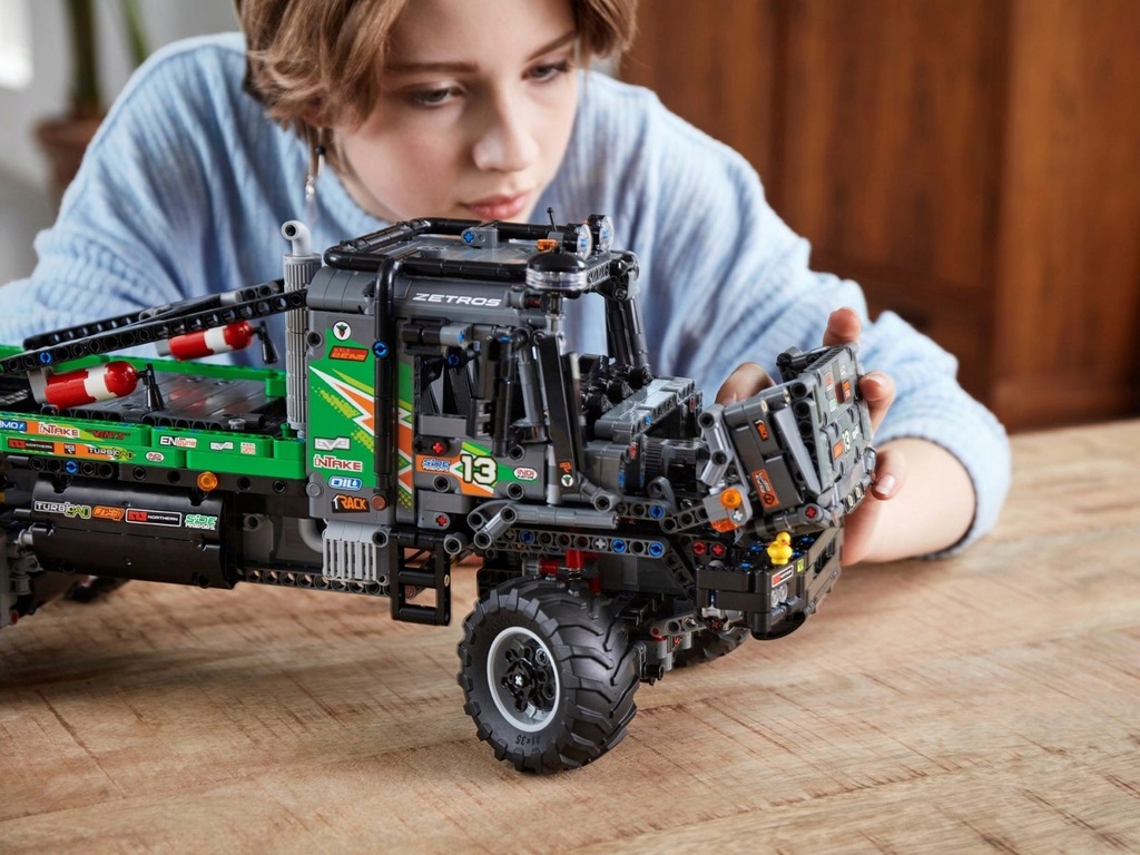 Купить LEGO TECHNIC ГРУЗОВИК MERCEDES С ДИСТАНЦИОННЫМ УПРАВЛЕНИЕМ ...