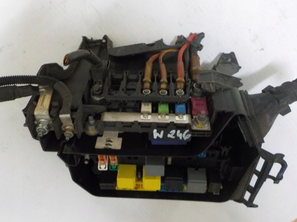 MERCEDES B-KLASA W246 - skrzynka bezpieczników - 8860269195 - oficjalne ...