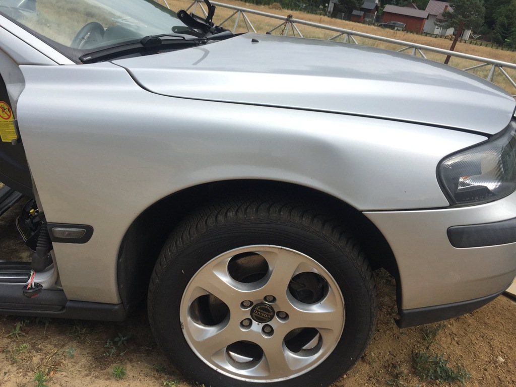 SREBRNY PRAWY PRZEDNI BŁOTNIK VOLVO S60 V70 426-26 - 7410251330 - oficjalne archiwum Allegro