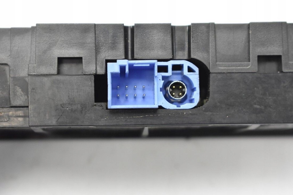 CZYTNIK KARD SD GNIAZDO USB A2138200401 W205 W213 - 8343900141 ...