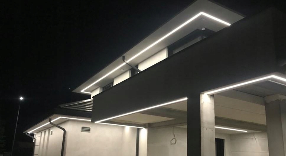 LED LINIA Nowoczesna Podbitka Dach Altana Design Na Wymiar ...