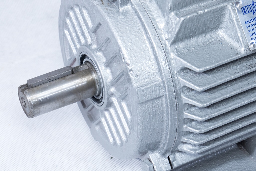 SILNIK ELEKTRYCZNY 3 FAZOWY 4KW 2800 RPM - 5781035584 - oficjalne archiwum Allegro