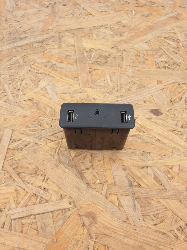 RENAULT KADJAR MEGANE IV GNIAZDO USB 280236599R - 12675048518 ...