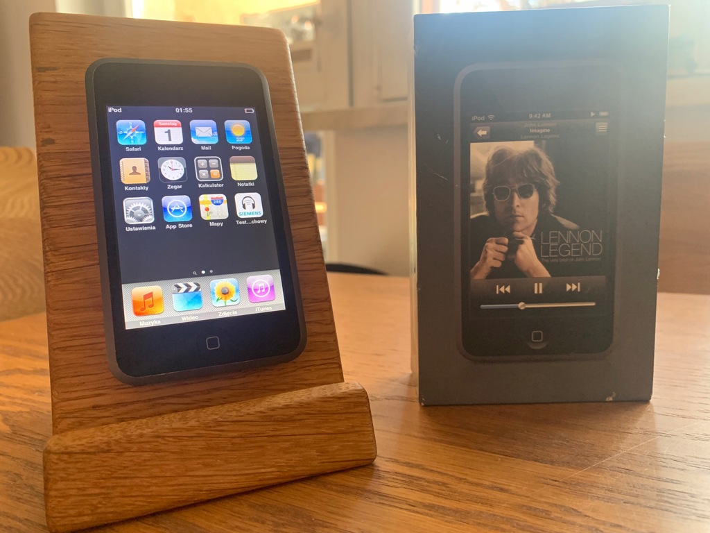 Apple iPod Touch 1G 1st John Lennon 8GB MP4 A1213 - 12284711455 ...