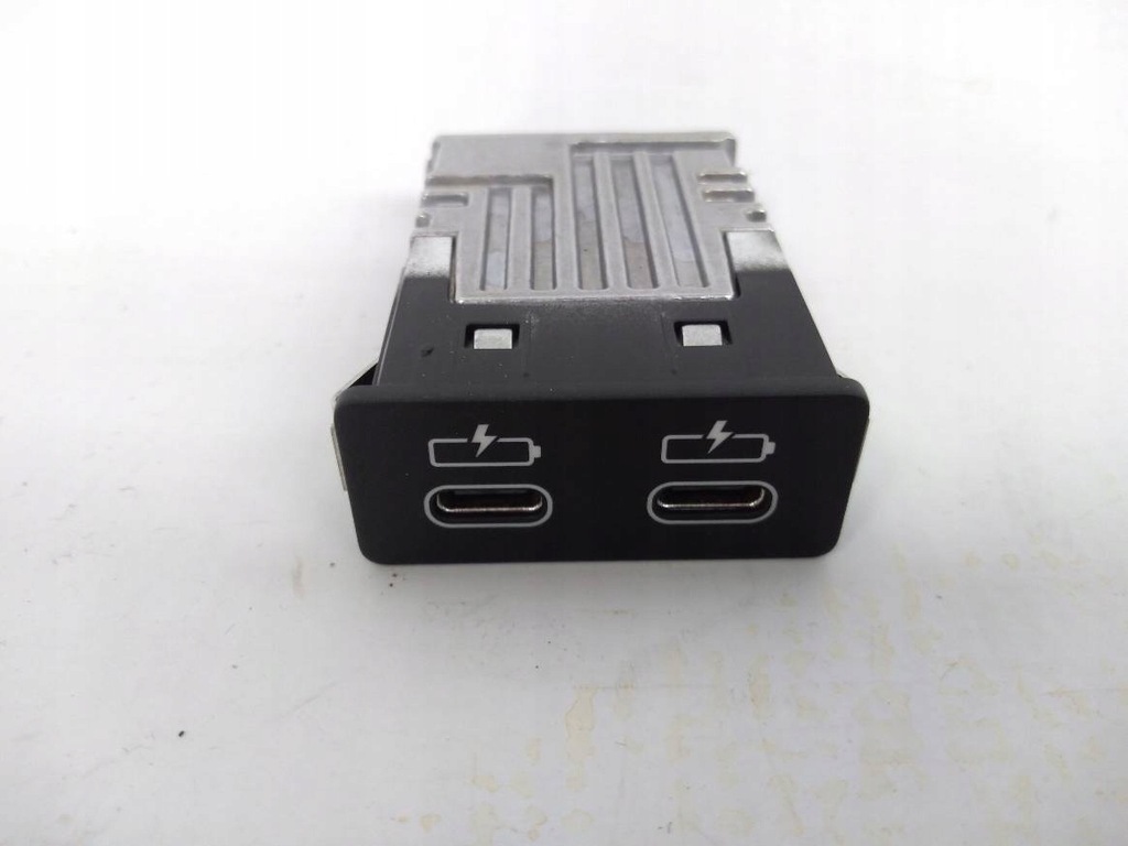 Gniazdo USB 8711938 BMW 7 G11 G12 X1 F48 X3 G01 - 8236479830 ...