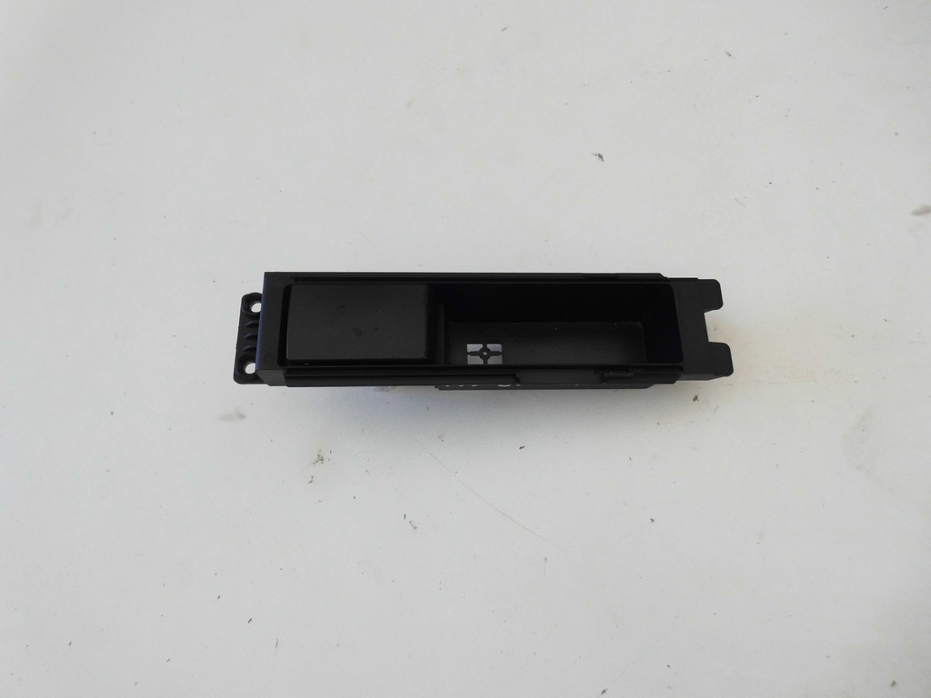 WKŁAD GNIAZDO ZAPALNICZKI 8P0863387A AUDI A3 8P - 14330250408 ...