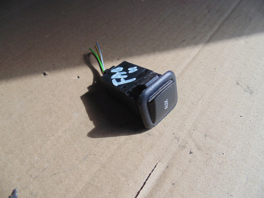 GNIAZDO AUX SKODA FABIA II 2 - 9261591748 - oficjalne archiwum Allegro