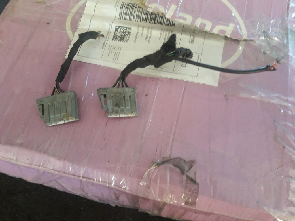 MONDEO MK4 KOMBI WTYCZKA LAMPY W KLAPE LEWY 07-10 - 14598081984 - oficjalne archiwum Allegro