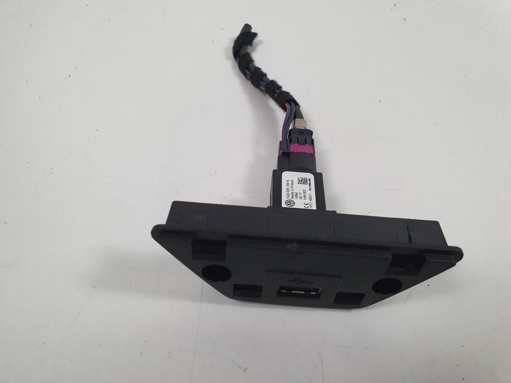 VW UP LIFT SEAT MII LIFT PORT GNIAZDO USB - 11642963908 - oficjalne ...