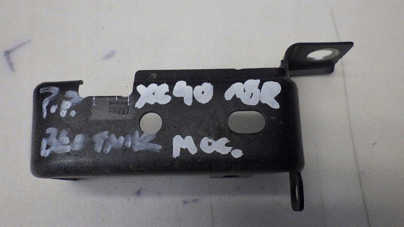 UCHWYT MOCOWANIE BŁOTNIKA PRAWY PRZÓD VOLVO XC40 31469375 - 15036305236 ...