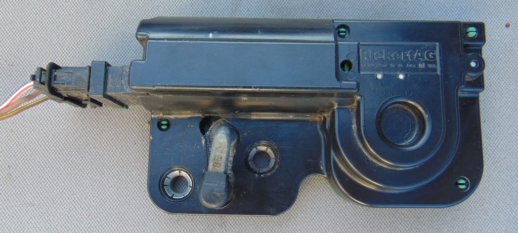 ZAMEK DOCIĄG KLAPY BAGAŻNIKA VW TOUAREG I 7L LIFT - 14296888393 ...