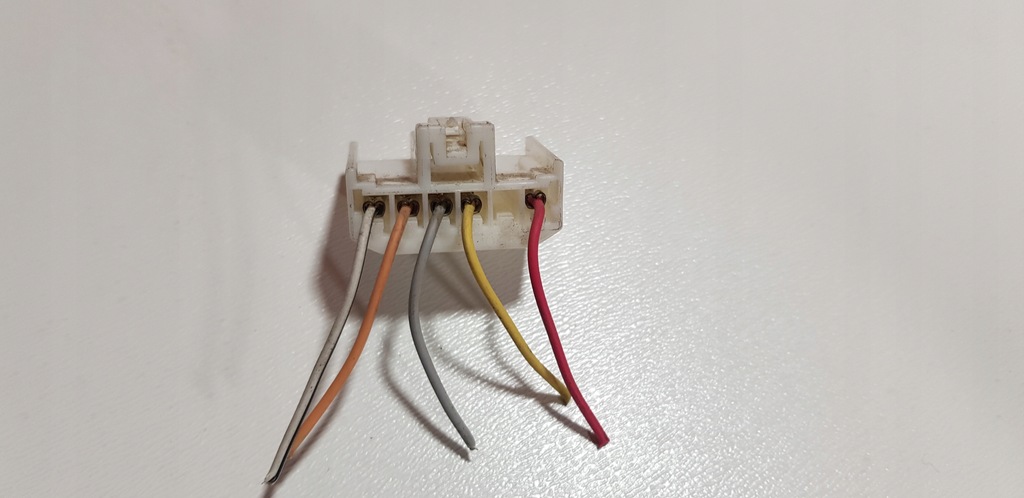 KOSTKA WTYCZKA WTYK LAMPY TYLNEJ Toyota Yaris II 2 - 11744943293 - oficjalne archiwum Allegro