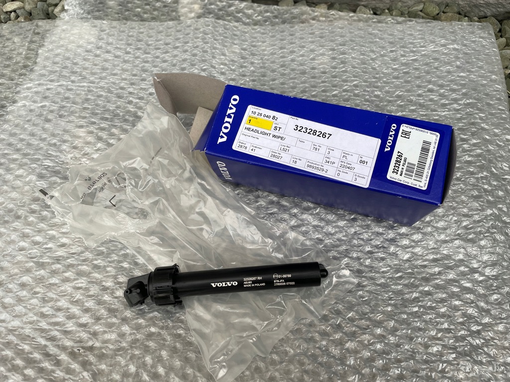 VOLVO XC60 II SPRYSKIWACZ PRAWY NOWY 32328267 - 12329930822 - oficjalne ...