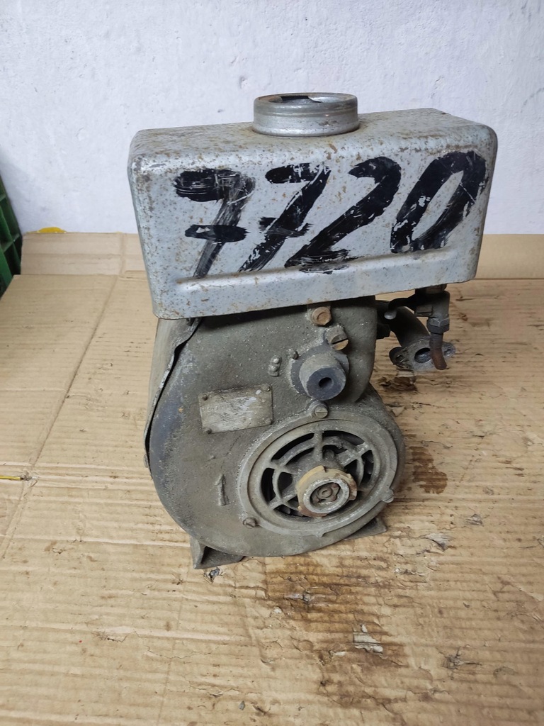 stary mały silnik stacjonarny spalinowy DDR - 13531401964 - oficjalne archiwum Allegro