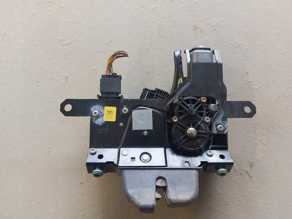 ZAMEK DOCIĄG KLAPY TYŁ VW PHAETON 3D5827501F - 12005083314 - oficjalne ...