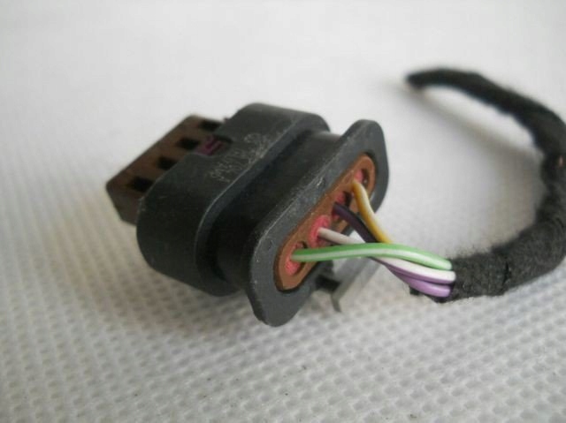 KOSTKA ELEKTRYCZNA WTYCZKA VW AUDI 4H0973704A - 8372134123 - oficjalne ...