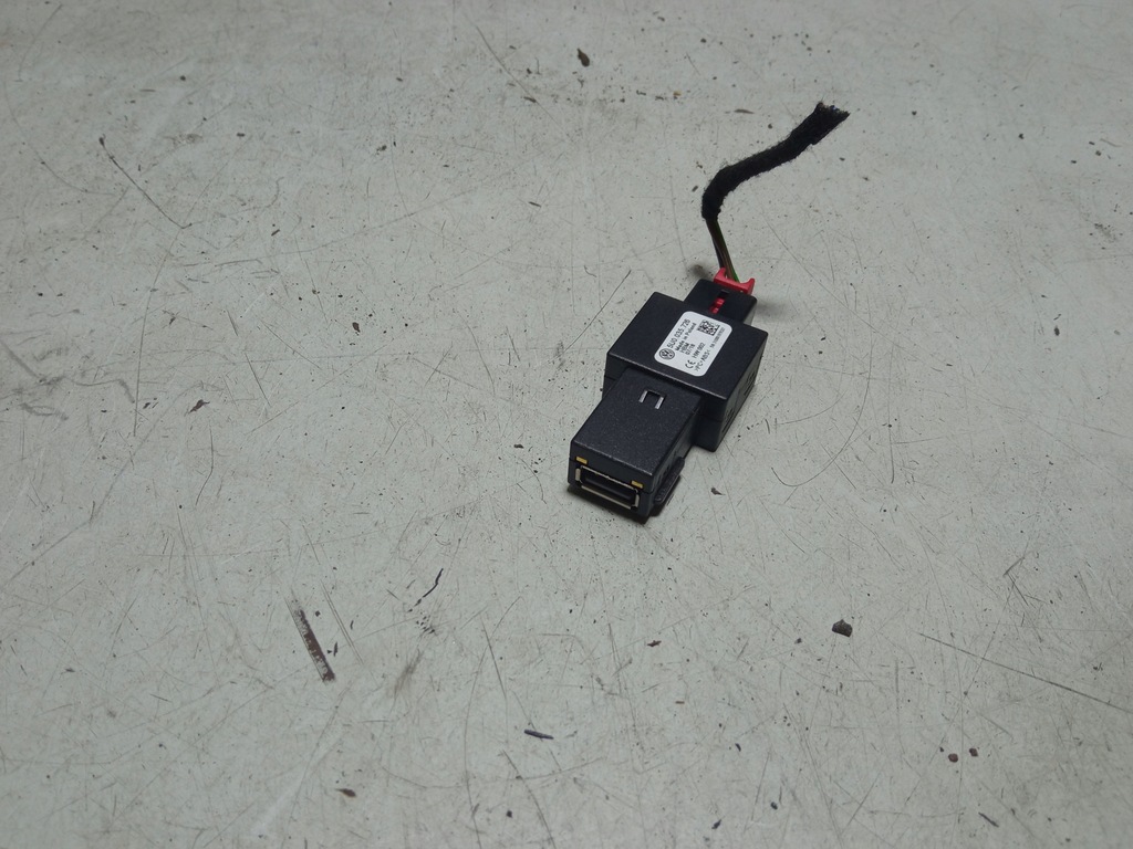 VW TIGUAN II GNIAZDO PORT USB 5U0035726 - 15230386391 - oficjalne ...