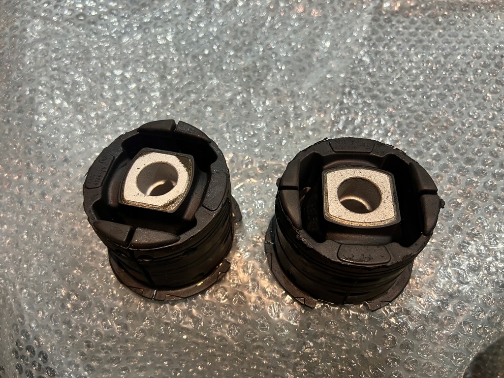 BMW E87 E90 TULEJA BELKI TYŁ ORYGINAŁ 33316768645 - 15721650807 ...