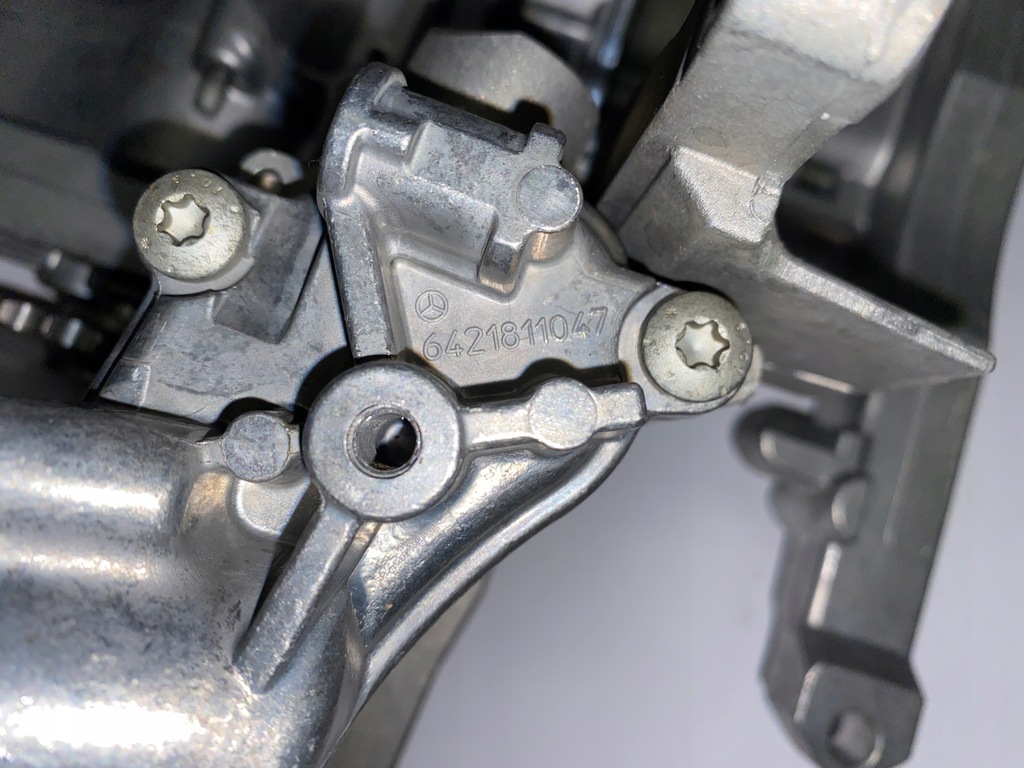 Mercedes pompa oleju OM642 A6421802801 A6421811201 - 12410494144 ...