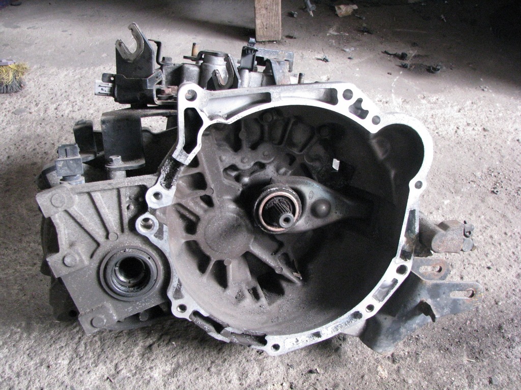 SKRZYNIA BIEGÓW MANUALNA HYUNDAi i30 06-12 R7 BENZ - 7996827012 ...