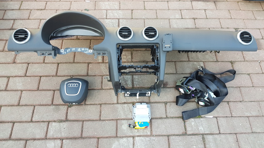 DESKA ROZDZIELCZA KOKPIT AUDI A3 8P 3D LIFT - 12849858360 - oficjalne archiwum Allegro