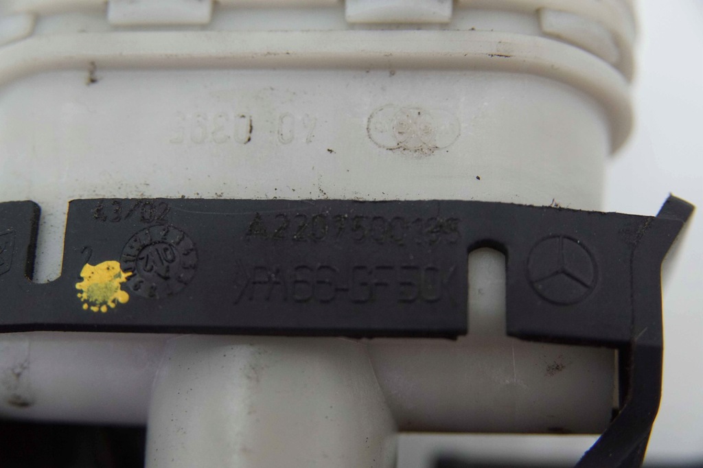 ZAMEK KLAPY MERCEDES W220 LIFT A2207500185 - 12564233802 - oficjalne ...