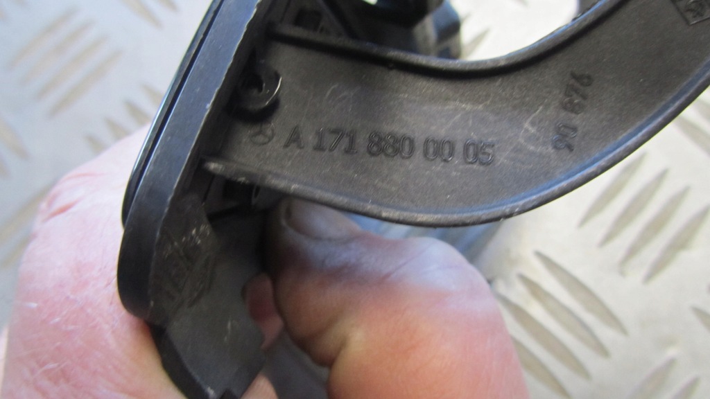 ZAŚLEPKA SPRYSKIWACZA DO MERCEDESA W171 1718800005 - 12883887424 ...