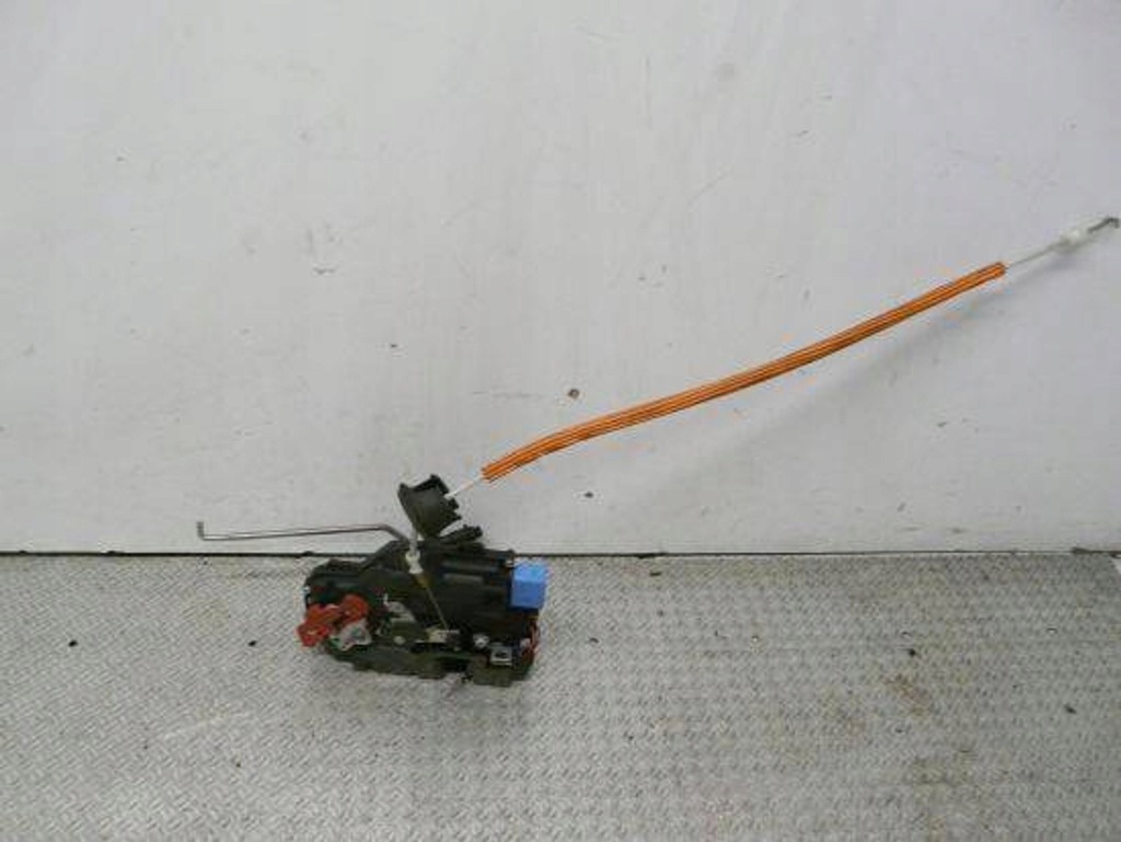 Zamek drzwi przód lewy przedni 3D Audi A3 8P - 17377429480 - oficjalne archiwum Allegro