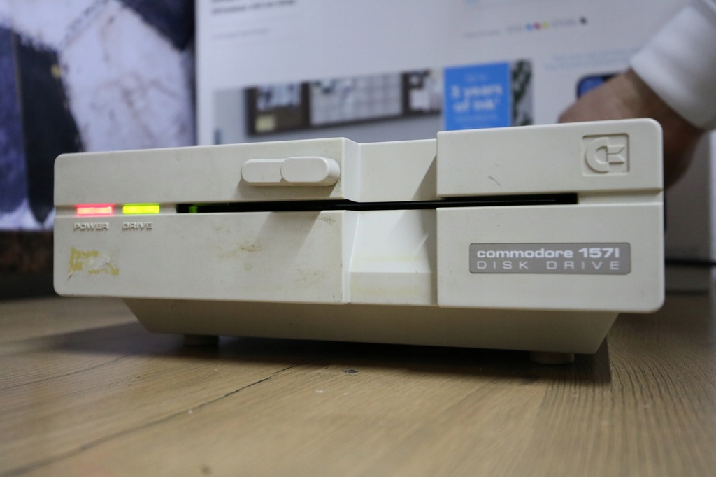 UNIKATOWA STACJA COMMODORE 1571 RARYTAS ZAPLOMBOWANA - 14851583172 ...