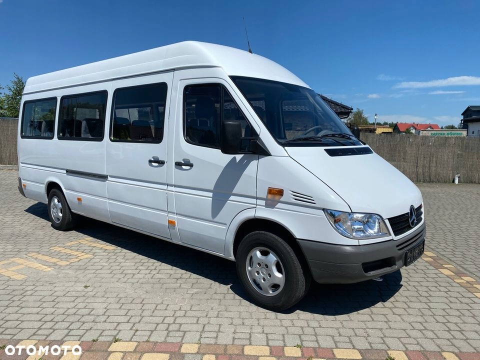 Mercedes Sprinter Autobus 19 osobowy - 12459526168 - oficjalne archiwum ...