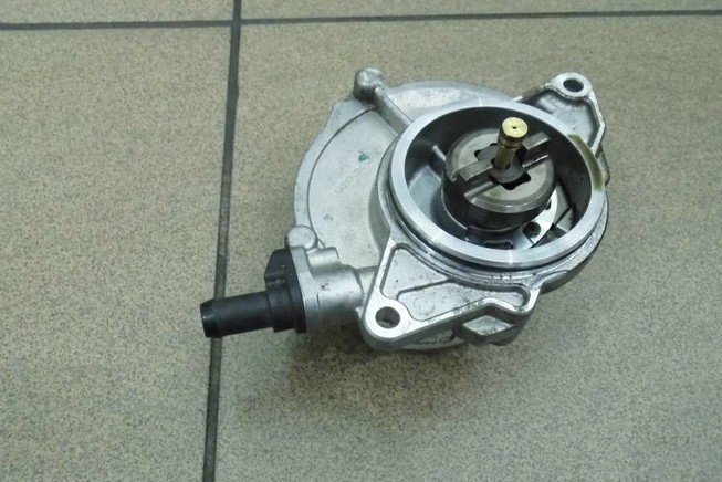059145100J POMPA PODCIŚNIENIA VACUM AUDI VW 4.2TDI - 5052590122 ...