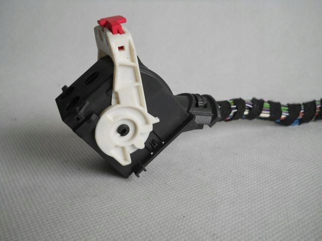 KOSTKA ELEKTRYCZNA WTYCZKA VW AUDI 5Q0937702 - 13555863634 - oficjalne ...