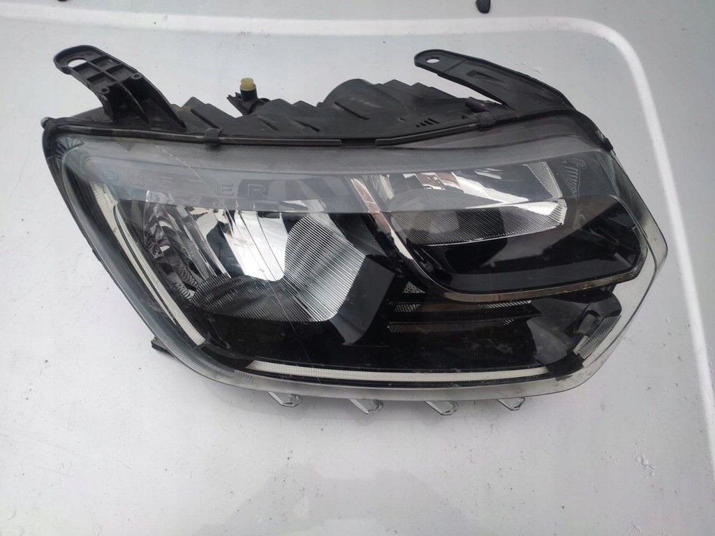 DACIA DUSTER 2 II LAMPA PRAWA LED 260101133R - 12693189254 - oficjalne ...