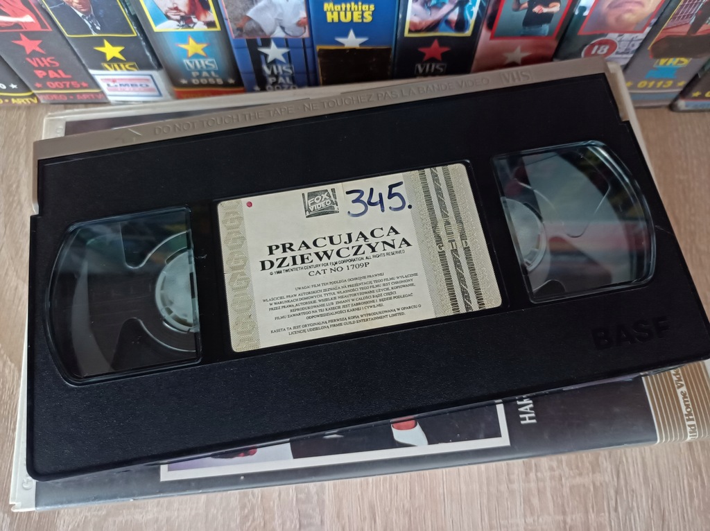 Купить Работающая девушка VHS: отзывы, фото и характеристики на Aredi ...