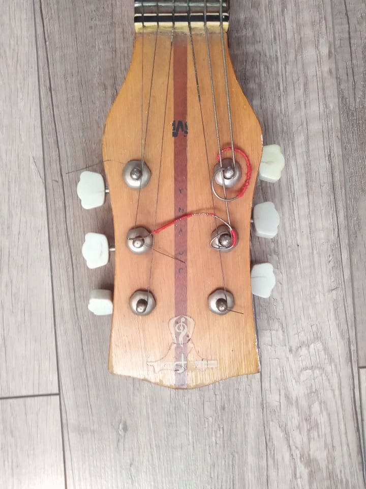 Gitara elaktryczna z prl-u Melodia 2 - 12586841288 - oficjalne archiwum Allegro