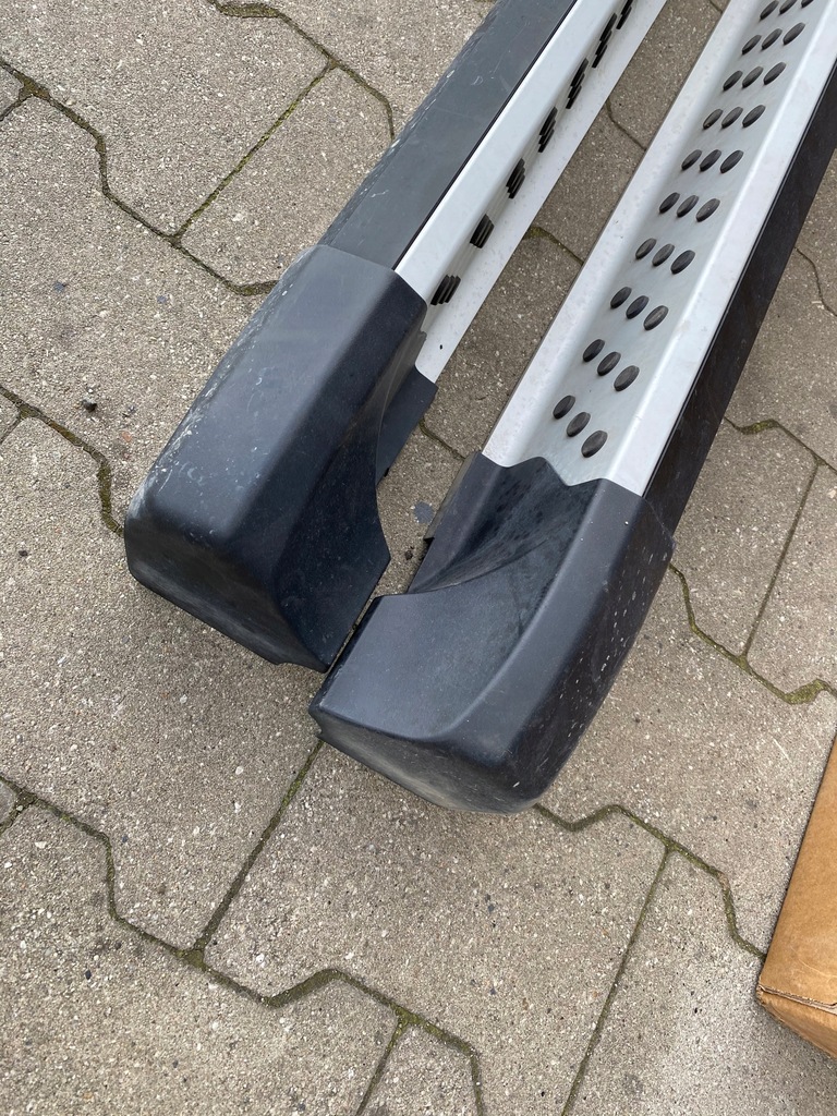 Dacia Duster II progi - 8201700147 - 9811059291 - oficjalne archiwum ...