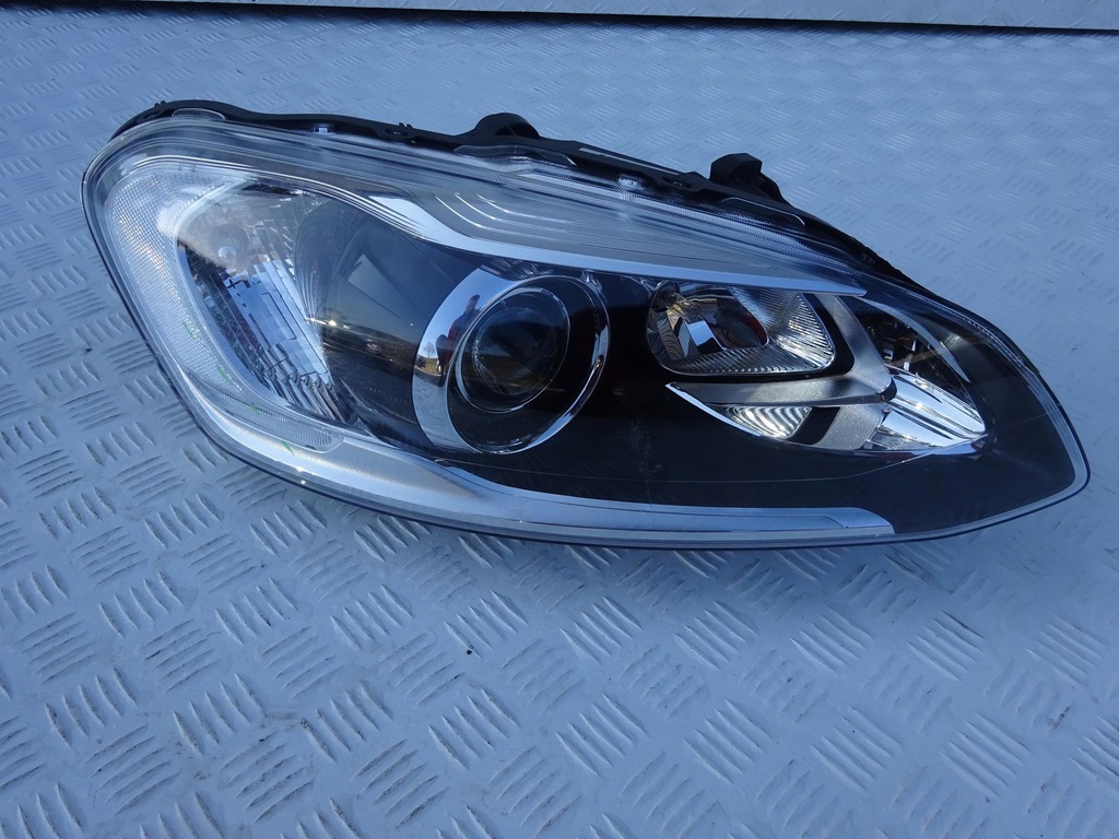 VOLVO XC60 LIFT LAMPA XENON PRAWA 31698813 PRZOD - 7876396491 ...