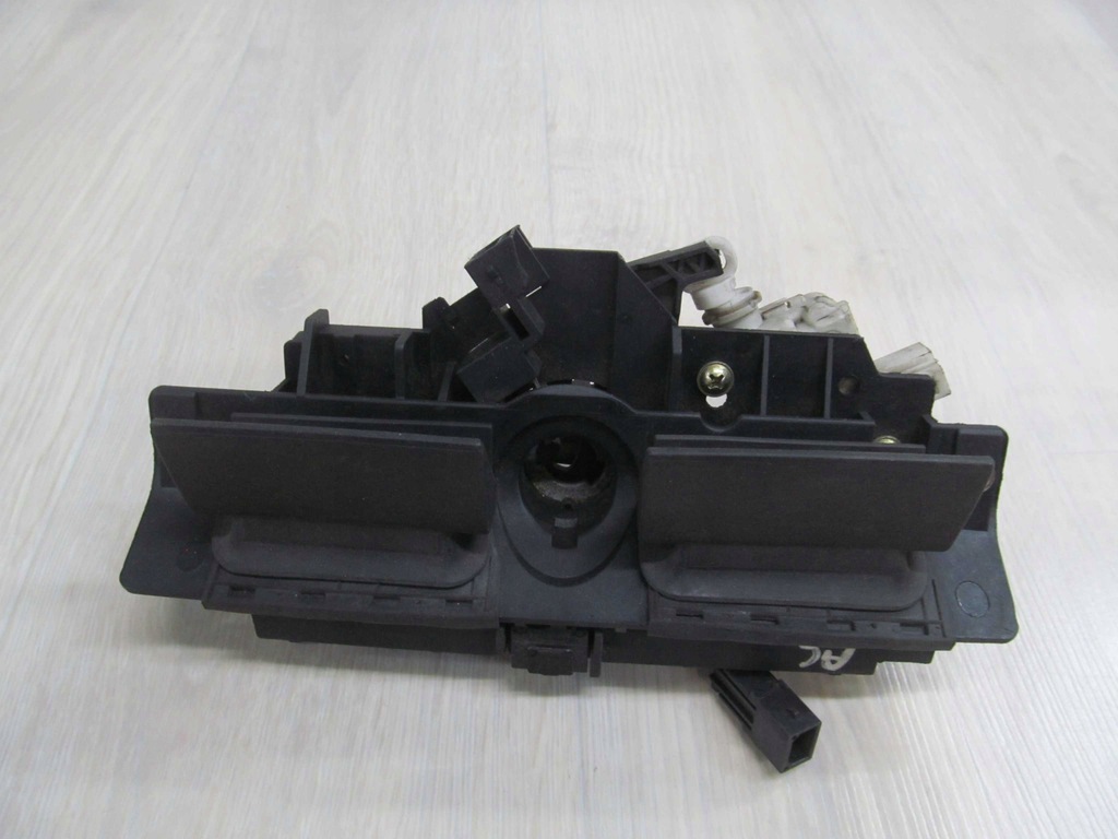 AUDI A4 B5 94- KOMBI WKLADKA ZAMEK KLAPY BAGAZNIKA - 12281655014 - oficjalne archiwum Allegro