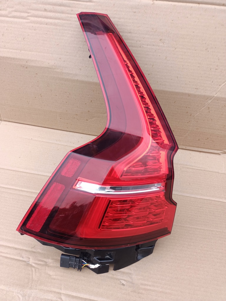 Volvo OE 32291358 lampa led tylna - 12707267574 - oficjalne archiwum ...