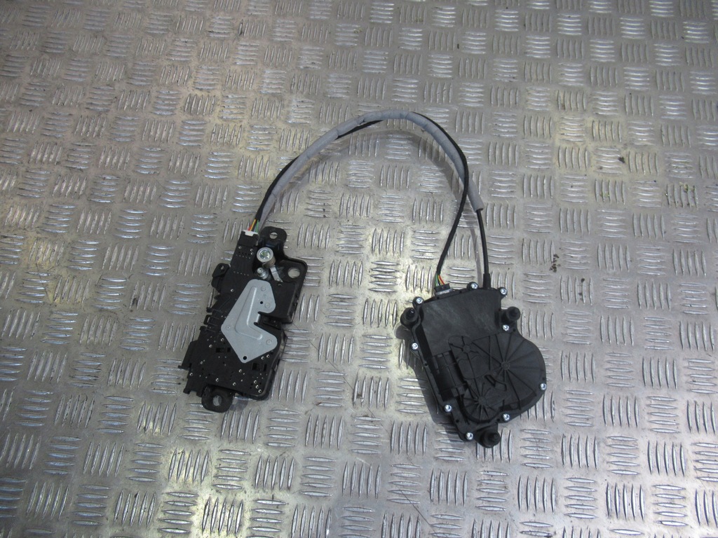 BMW G01 X3 G02 X4 ZAMEK DOCIAG KLAPY TYL 7383561 - 11958258061 ...