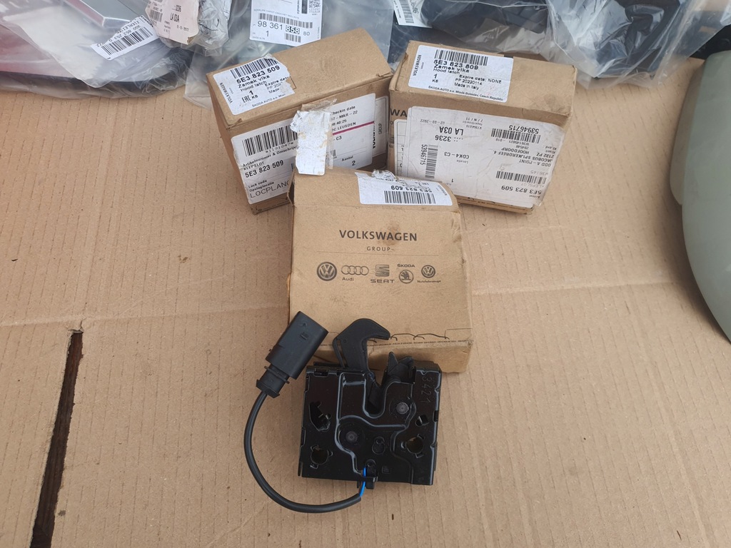 SKODA OCTAVIA IV ZAMEK MASKI 5E3823509 - 13166037504 - oficjalne ...