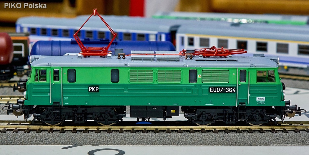 LOKOMOTYWA ELEKTRYCZNA EU07-364 PKP PIKO 96381 - 9225859963 - oficjalne archiwum Allegro