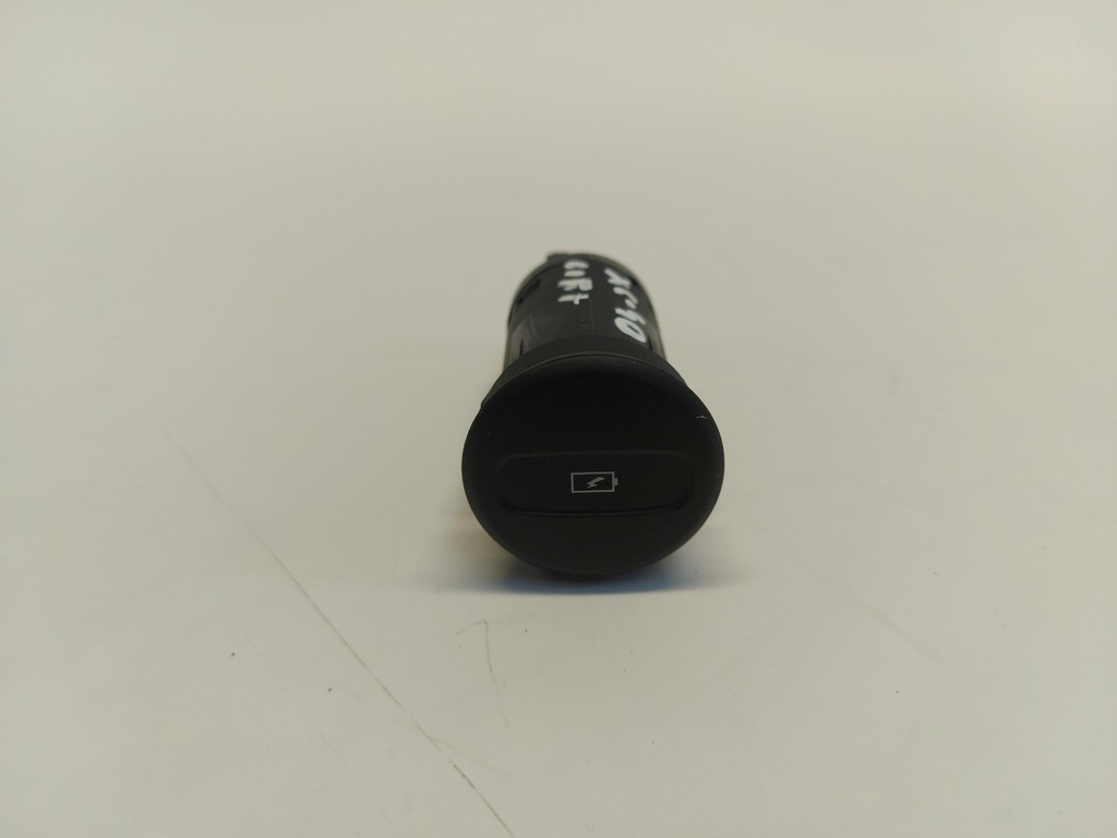 VOLVO XC40 LIFT GNIAZDO USB 32371568 - 16555723540 - oficjalne archiwum ...